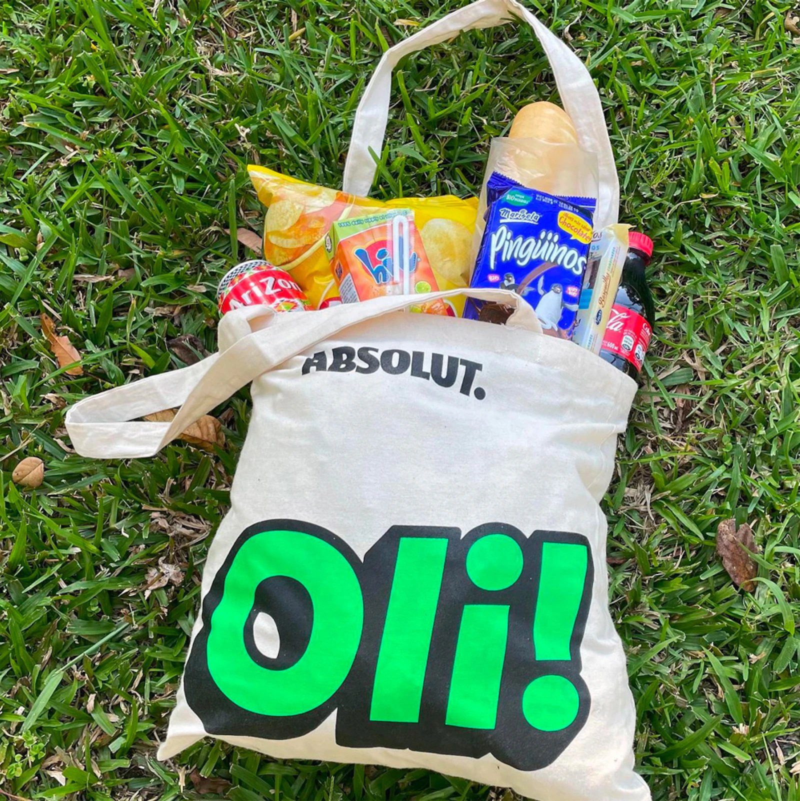 Custom company merchandise: Oli! x Absolut tote bags